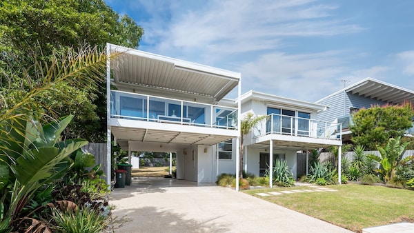 Kaya Beach House |  Family Villa With Water Views - Mornington