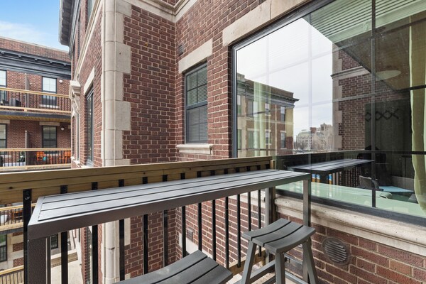 Studio/half Bedroom With Balcony In Midtown, Detroit - Detroit