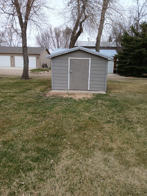 Charming 3-bedroom House With Ac, Wifi In Terrific Pick City - Snow, ND