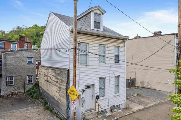 Bright & Cozy 2 Bed Home  Private Parking - PPG Paints Arena