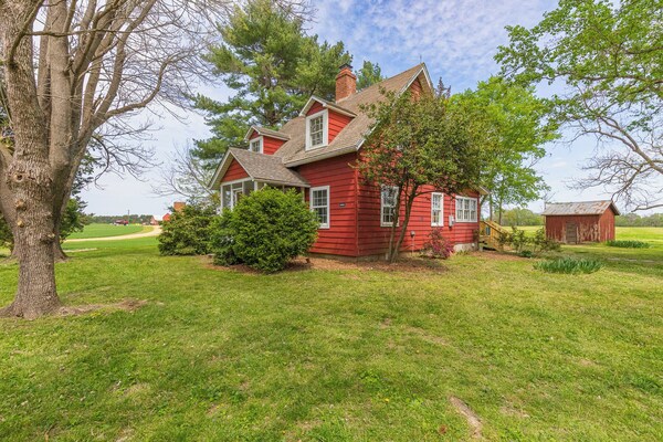 Charming Farmhouse On Historic Westover Grounds - Upper Shirley Vineyards, Charles City
