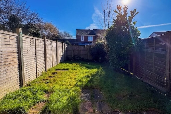 Newly Refurbished 3-bedroom Home In Bradley Stoke - 布里斯托爾