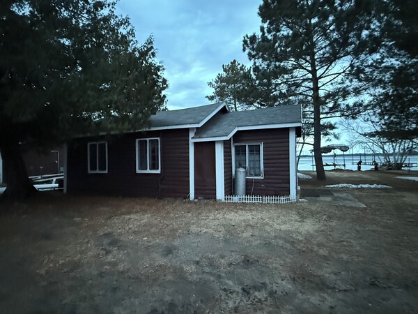 Cozy 2-bedroom Cabin North Of Bemidji - Bemidji, MN