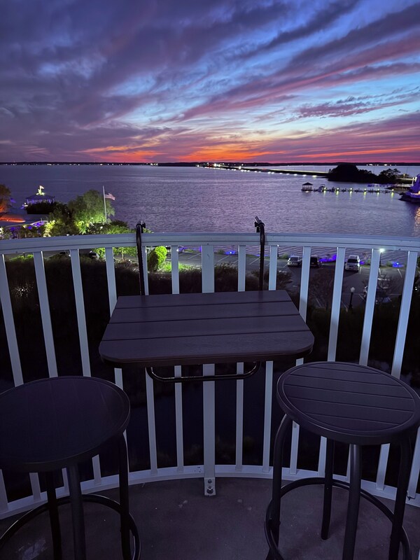 Cozy Bayside Condo, Breathtaking Sunset, Minutes Walk To The Beach & Restaurants - Ocean City Beach