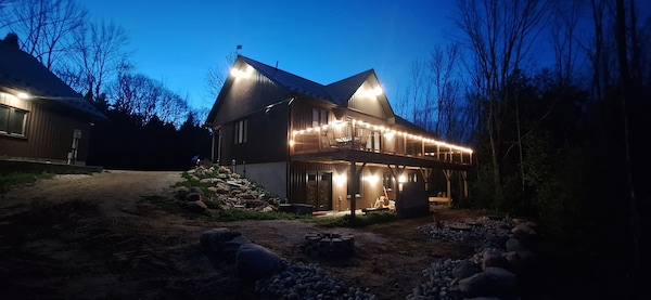 Georgian Bay Escape Cottage In Meaford. Cozy Cottage With Fireplace. - Meaford