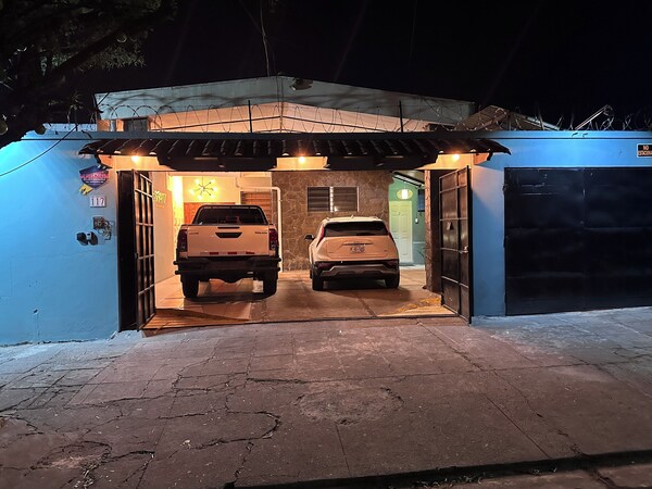 Urban Oasis Lux/san Benito - San Salvador