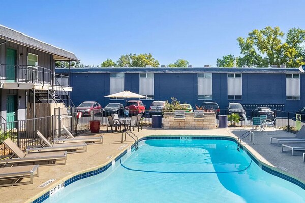 Blueground | Cherrywood, Pool & W/d, Nr Park - Austin, TX