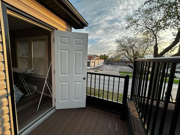 2br House: Quiet Getaway In Little Italy - Windsor, ON, Canada