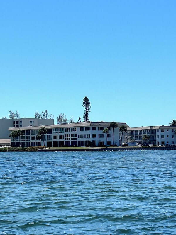 Charming 2-bedroom Condo On Longboat Key With Bay Views And Ocean Views. - Longboat Key, FL