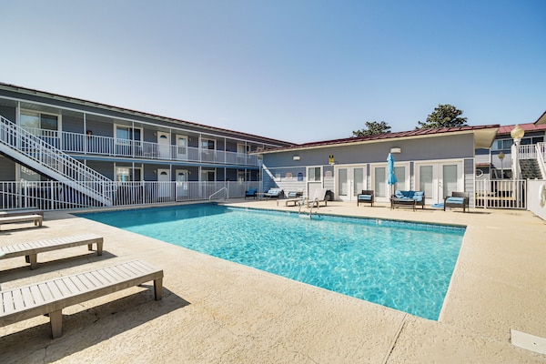 Walk To Gulf Coast: Biloxi Condo W/ Pool Access - Mississippi