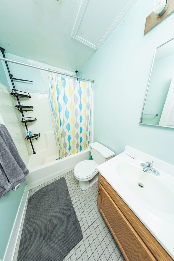Ground Floor Townhouse Near Subway In Williamsburg - The Bronx, NY