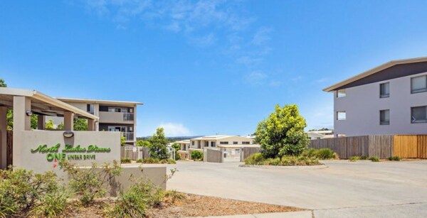 Homely Townhouse With Pools - Brisbane