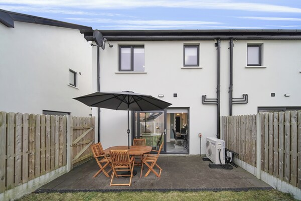 Westpoint - Beautiful, New & Modern, Town Location, Garden - Donegal