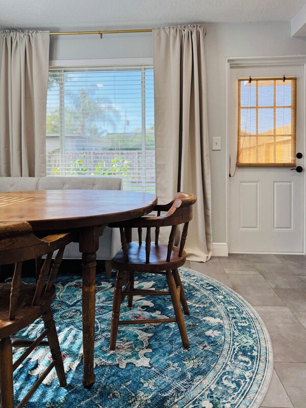Urban Oasis: Dog Friendly - Bungalow Retreat - Downtown Orlando - Orlando, FL