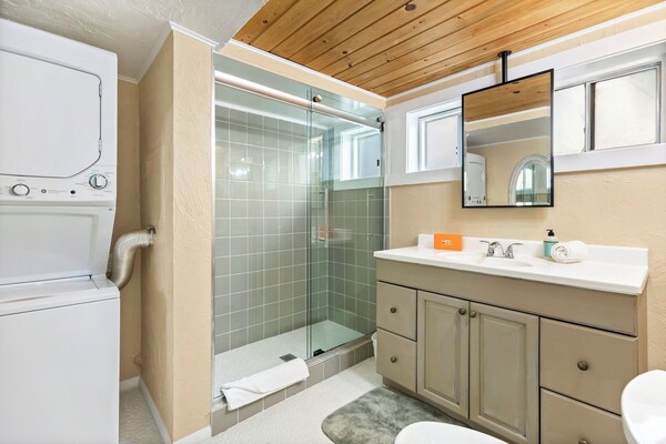 New Listing! - Cozy Getaway - Historic Home Located In The Heart Of Ouray! - Ouray, CO