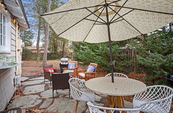 Charming Coastal Cottage In The Pines  Walk To Beach & Rehoboth Ave! - Rehoboth Beach, DE
