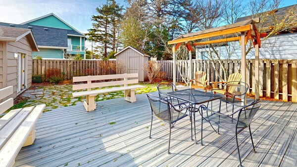 Georgie's Tide And True Cottage At Seaside Beach - Seaside, OR