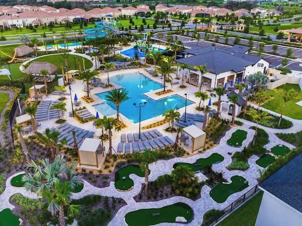 Luxury 9/5 House -Pool, Spa, Arcade & Free Resort! - Davenport