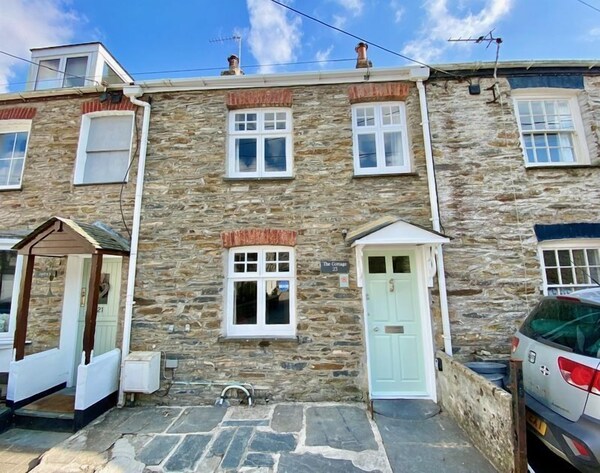 The Cottage, Padstow, Tiered Patio Sun Trap - Polzeath Beach