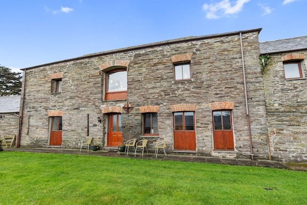 Padstow Holiday Home, Modern Barn Conversion Sleeps 8, + Up To 4 Pets Accepted - Padstow