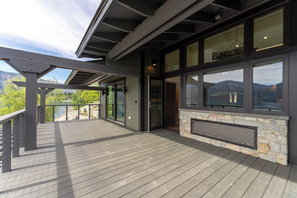 Waterfont Luxury- Yacinde B4 - Manson, WA
