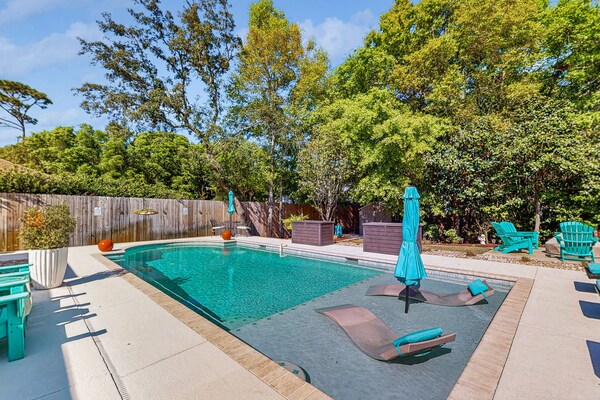 Luxury Home With Private Pool, Spacious And Close To Golf Course - Navarre, FL