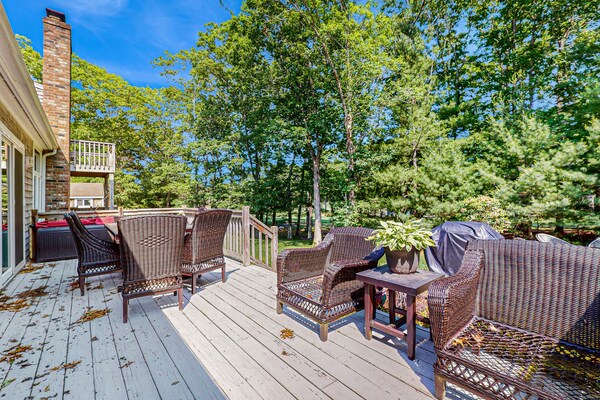 Peaceful Home Convenient To Bike Path, Beaches, Shopping, Dining & Entertainment - Falmouth, MA