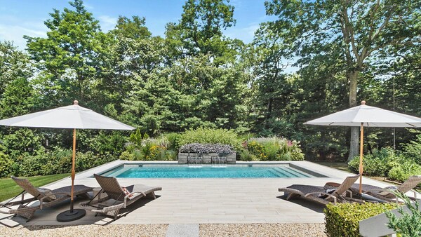 Beautiful, New Design With Tons Of Natural Light, Heated Pool, And Great... - The Hamptons, NY