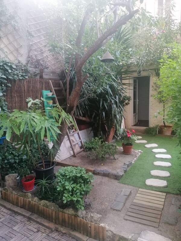 Location Saisonnière - Appartement Atypique Avec Jardin- Marseille Centre-ville - Gare de Marseille-Saint-Charles