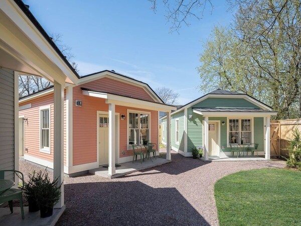 Brand New, Airy Cottage Near Burlington Beaches - Fully Registered & Licensed - Burlington, VT