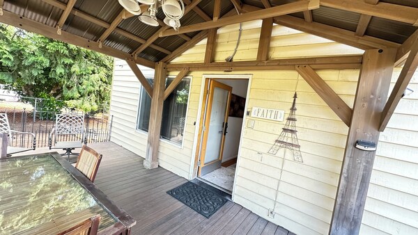 6 Bedrooms & 2.5 Baths, ~3,200sf. No Stairs. Walking Distance To Seatac Airport. - 迪摩因市