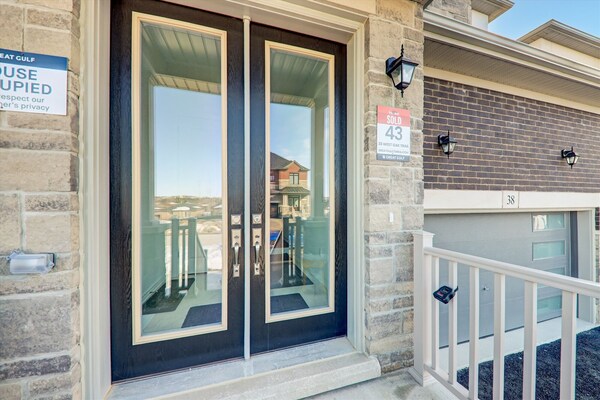 Detached Brand New Modern Home In South Barrie With H+me Technology - Barrie