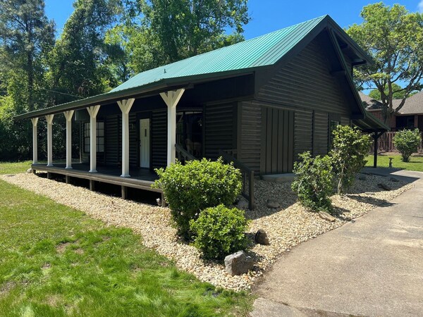 Newly Renovated Coastal Escape - Golf, Fishing, Dining Nearby - Mississippi