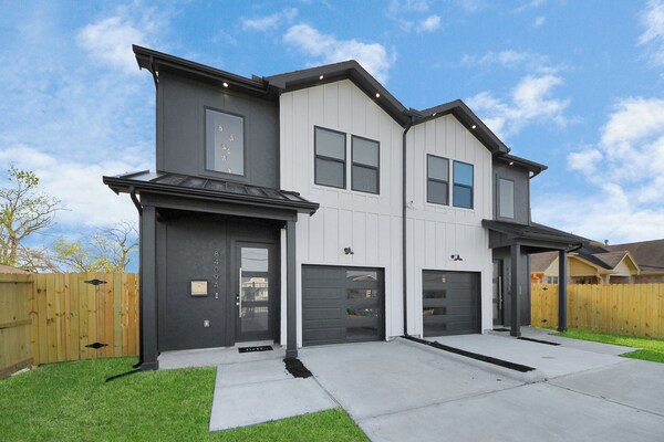Off The Record -Sleeps 10- Gated - Houston