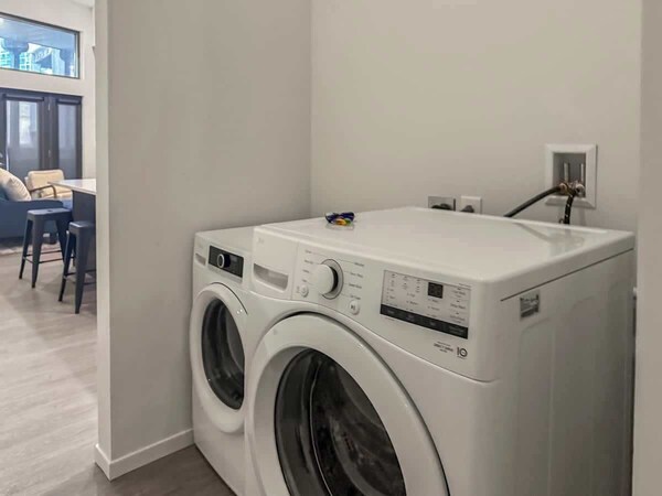 Luxury 2bd | Dt Cleveland | 3 Beds | Free Parking - クリーブランド, OH