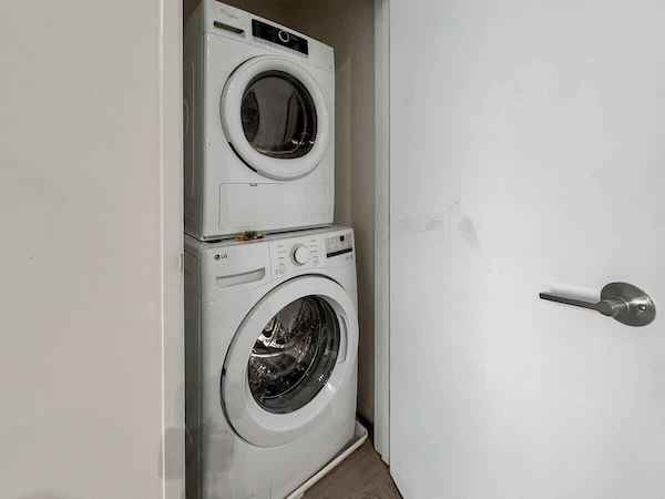 Luxury 1bd | Dt Cleveland | 2 Beds | Free Parking - Cleveland, OH
