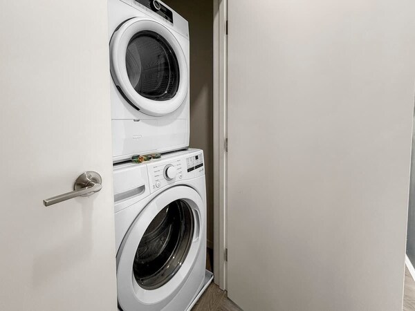 Luxury 1bd | Dt Cleveland | 3 Beds | Free Parking - Cleveland, OH