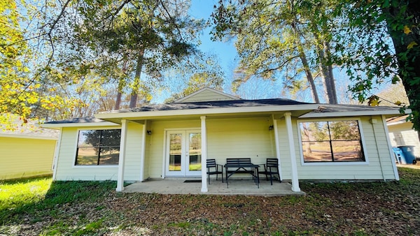 Resort Living Near Lake Conroe - Conroe, TX
