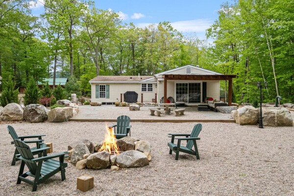 Cozy  3br W/ Firepit + Boat Slip Option - Lake Winnipesaukee, NH