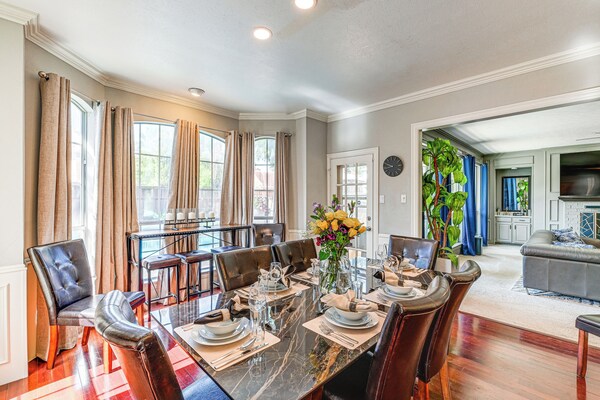 Relax By Pool, Soak In Hot Tub: Plano Home - Frisco, TX