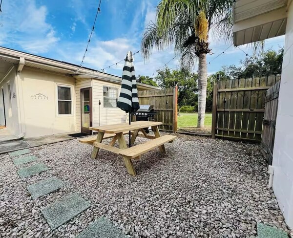 Dockside Bungalow: Dog Friendly - Bungalow Retreat - Kings Bay, Crystal River - Crystal River, FL