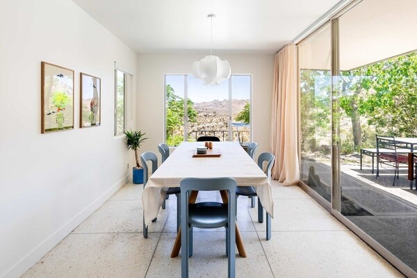 Stylish Desert Oasis I 5 Private Acres Near Park - Joshua Tree, CA
