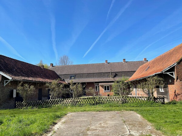 La Ferme Des 2 Oliviers: Gite 8 Pers à Sailly Sur La Lys - Bailleul