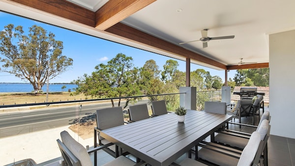 Sunrise Waters Overlooking The Popular Purtle Park. Groups, Skiers, Golfers, Take Note. - Mulwala
