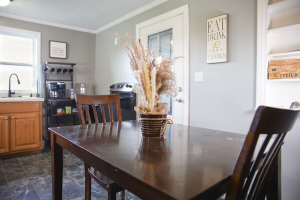 Cozy 2-bedroom House In Jamestown With Ac, Wifi - Jamestown, TN