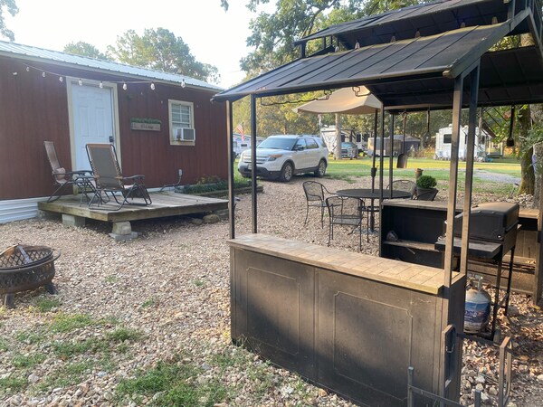 Cozy Couples Cabin - Flint Creek Water Park, Colcord