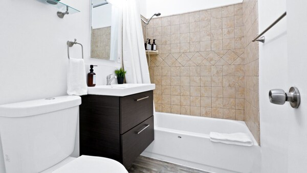Tranquil 2br Unit + Parking + Near Dtla #Travelsgv - Downey, CA