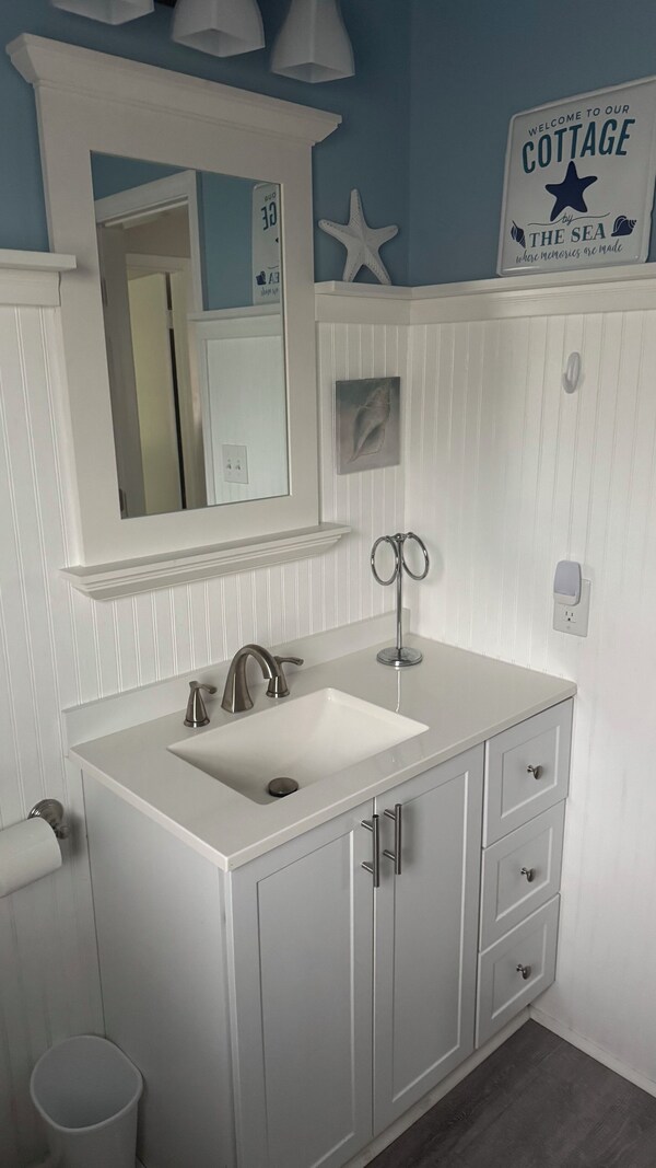 Charming 3-bedroom Cottage With 3 Minute Walk To Beach - Kill Devil Hills, NC
