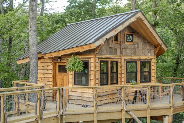Custom Warbler Treehouse On Tuxedo Falls Resort With Private Waterfalls & Hiking - Saluda, NC