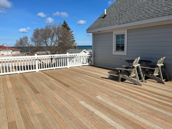 Sleeps 24+! Large Home Steps From Lake Michigan With Views Of The Lighthouse - Manistee, MI